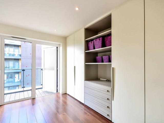 Enterprise Way, Wandsworth, London, SW18 2 bed flat to rent £4,500 pcm £1,038 pw