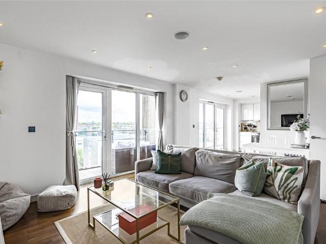 Enterprise Way, London, SW18 2 bed flat to rent £3,100 pcm £715 pw
