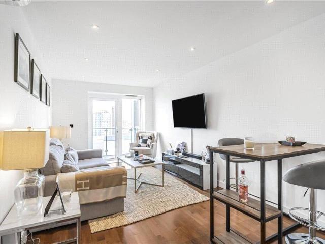 Enterprise Way, London, SW18 2 bed flat to rent £2,750 pcm £635 pw