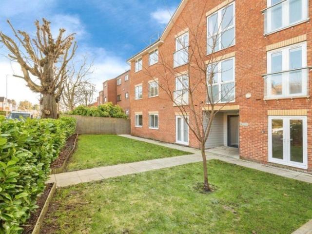 Entire 2 bed 2 bath flat with parking and balcony