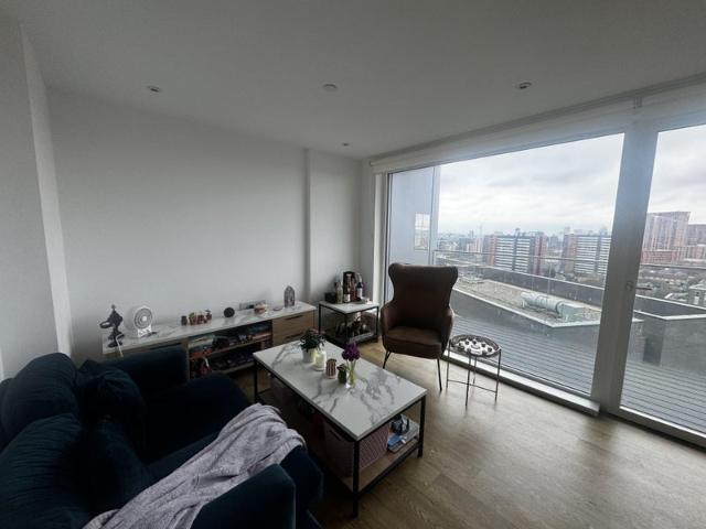 Entire 2 Bedroom High Rise Apartment