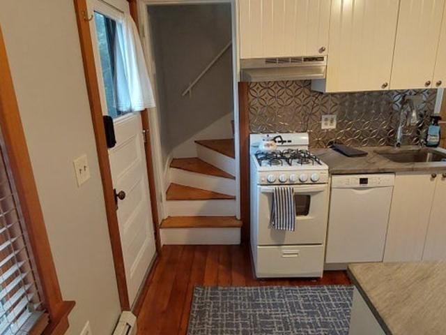 Entire Apt. Private entry, kitc, & bath in house