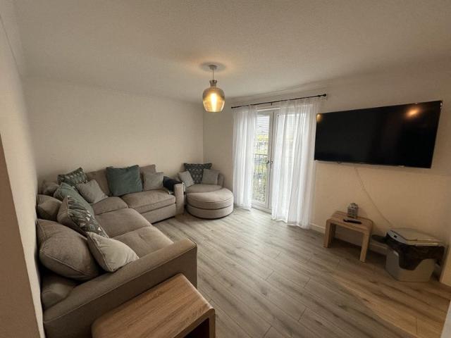 Entire Flat to let, Modern 2 Bed Furnished Flat.