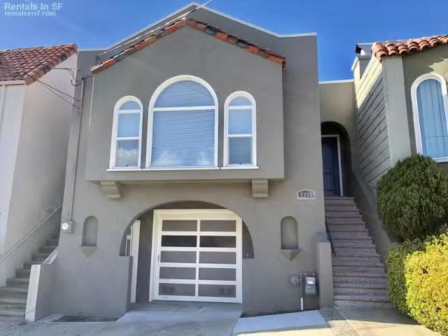 Entire House! Immaculate 4bd/3ba Home w/ Amazing Ocean Views!.