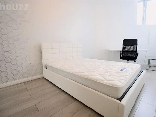 Entire Place·2B1B··2·Flat20, The Co op 18 Corporation St
