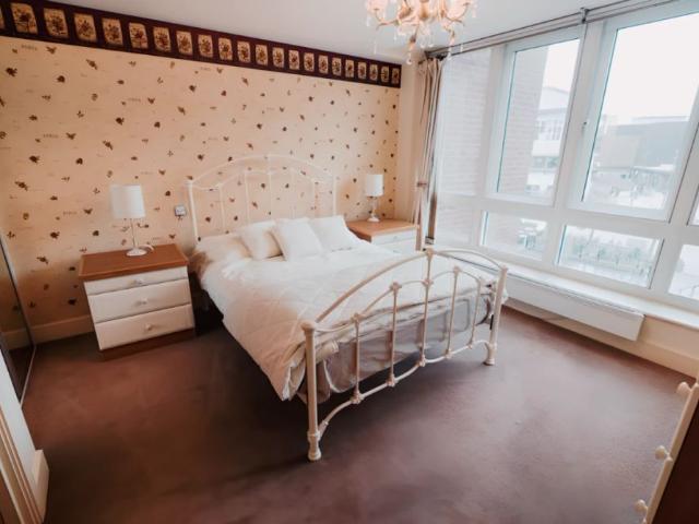 Entire Place·2B2B···5 Centurion Court