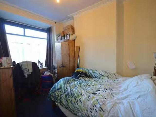 Entire Place·4B1B···125 Warwards Lane, Selly Oak 4 Bedroom 1 B.