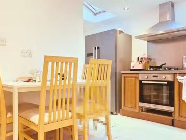Entire Place·4B2.5B···320 Harborne Park Road, B17 0NE 4 Bedroo.
