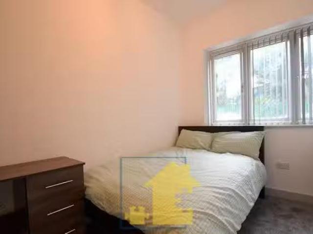 Entire Place·5B5B···29B Heeley Road 5 bedrooms 5 bathrooms