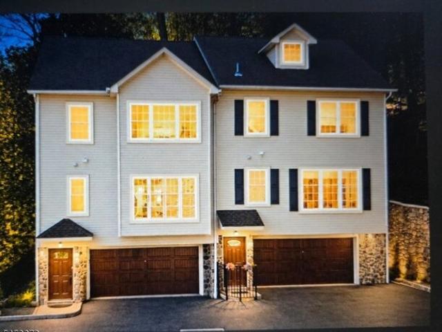 Entrance Ave, Morristown, Condo For Sale