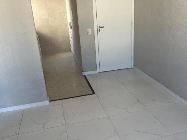 Entrar e morar, recém reformado com porcelanato ótima localização