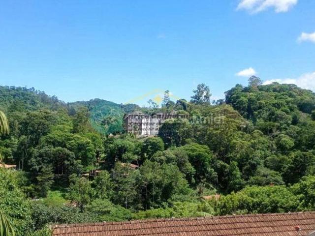 Entre Montanhas e Encontros: Uma Casa para Viver e Receber