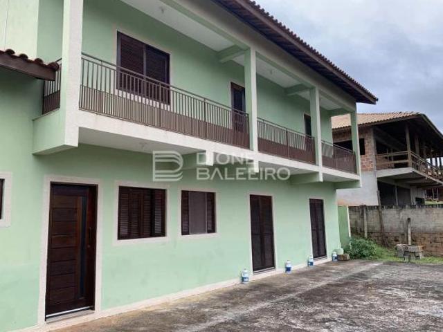 Entre montanhas e silêncio, uma casa onde a elegância encontra