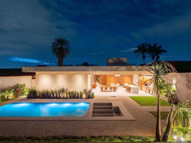 Entre o spa aquecido, o fire place e o gourmet, o fim de semana perde a necessidade de reservas