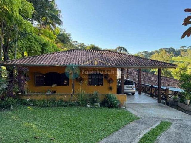 Entre o verde e o silêncio, um lar de luz e serenidade na Serra
