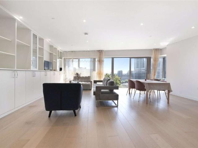 Enviably located in the heart of Canary Wharf is this brand new waterfront development, 10 Park Drive