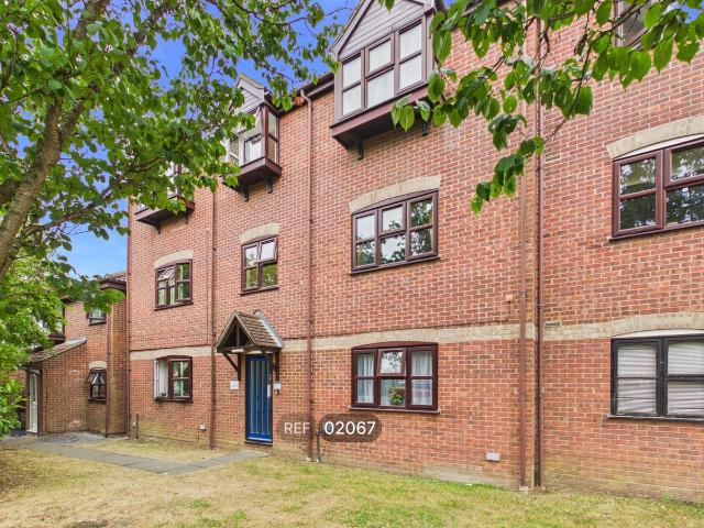 Enville Way, Highwoods, Colchester, Essex CO4, 1 bed flat to rent, £825 pcm | PrimeLocation