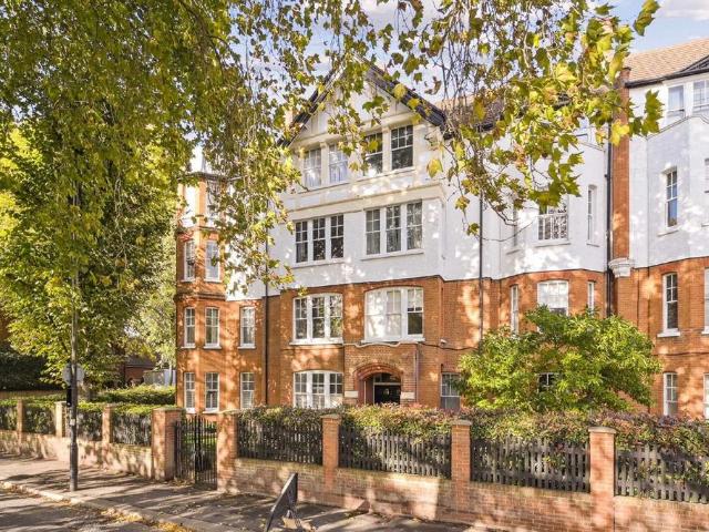 Esmond Gardens, London W4 2 bed flat to rent £2,249 pcm £519 pw