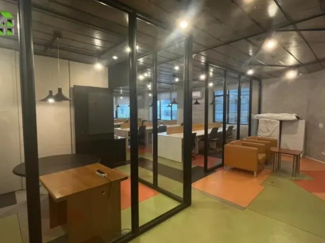 Escritório mobiliado com 140m² na Berrini