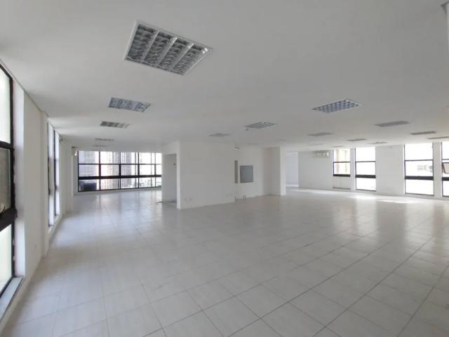 Conjunto comercial com 214 m² para locação no Centro