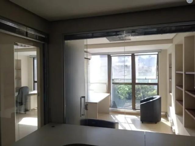 Escritório para alugar no bairro Rio Branco com área total de 271m² disponível