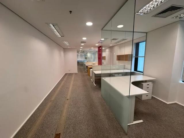 Escritório para alugar no Itaim com layout 220 m², 27 posições, 2 salas reunião, pronto p/ uso 6 vgs