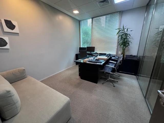 Escritório para alugar no Itaim ed. HL Faria Lima 225 m² com layout piso elevado 5 vagas