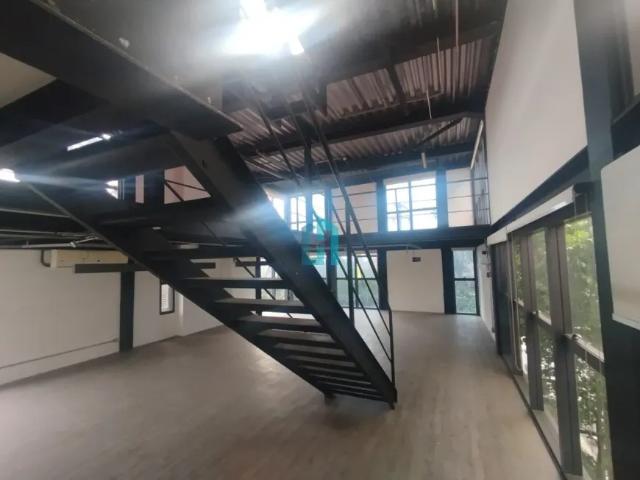 Escritório Triplex com varanda na Vila Madalena