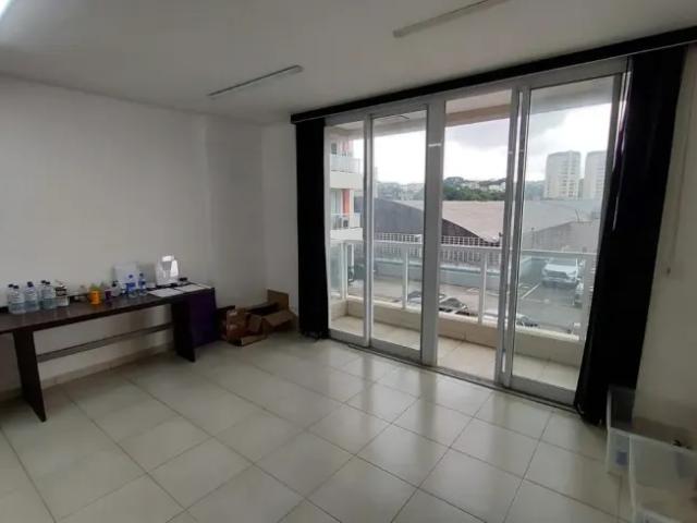 Escritório para locação a 100m da Av. Braz Leme, com 41m², ar condicionado, 2 banheiros e 1 vaga