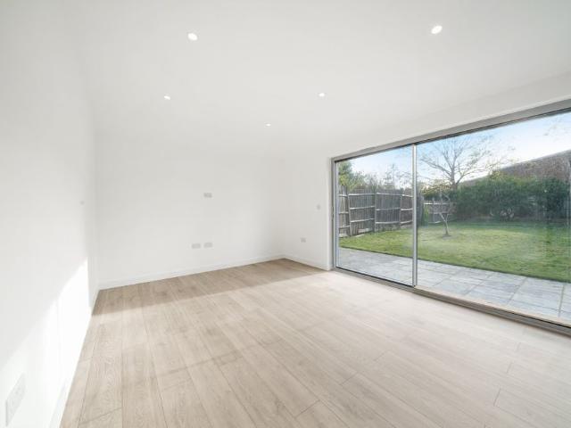 Eshan drive, Kent, London