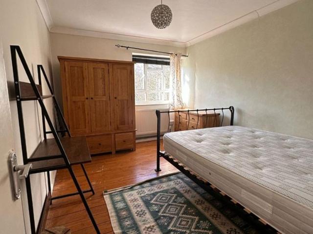 Esher Gardens, London, SW19 2 bed flat to rent £2,200 pcm £508 pw