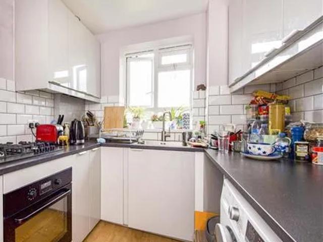 Esher Gardens, London, SW19 6DA, United Kingdom | 3 bed apartment for rent #140228605 | Rentberry