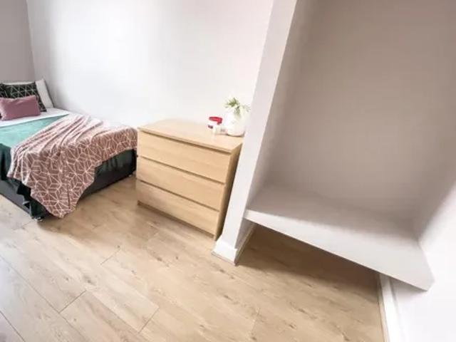 Esher Road, Liverpool, L6 6DF, United Kingdom | 6 bed townhouse for rent #135138380 | Rentberry