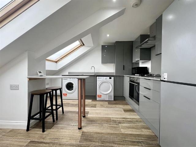 Eslington Terrace, Newcastle Upon Tyne 3 bed apartment to rent £1,825 pcm £421 pw