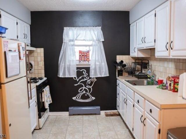 Espy Rd Apt B, Caldwell Boro Township, Condo For Sale