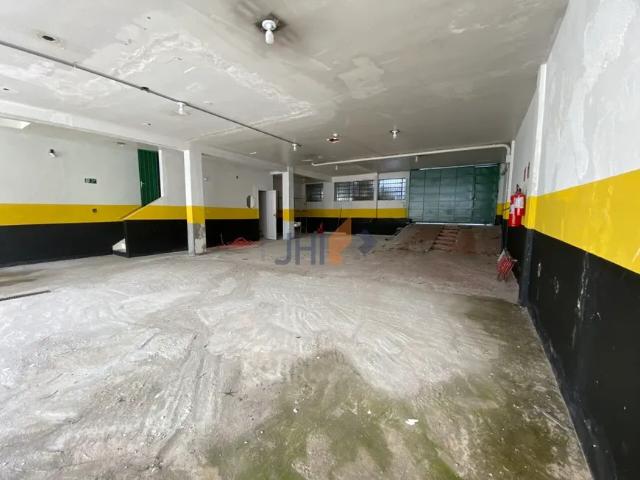 Espaço comercial com 186m² e estacionamento proprio, ao lado da estação Borba Gato