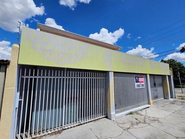 ESPAÇO COMERCIAL COM CASA EM CIMA COM 3 QUARTOS NO BAIRRO CAPÃO DA IMBUIA DE ESQUINA