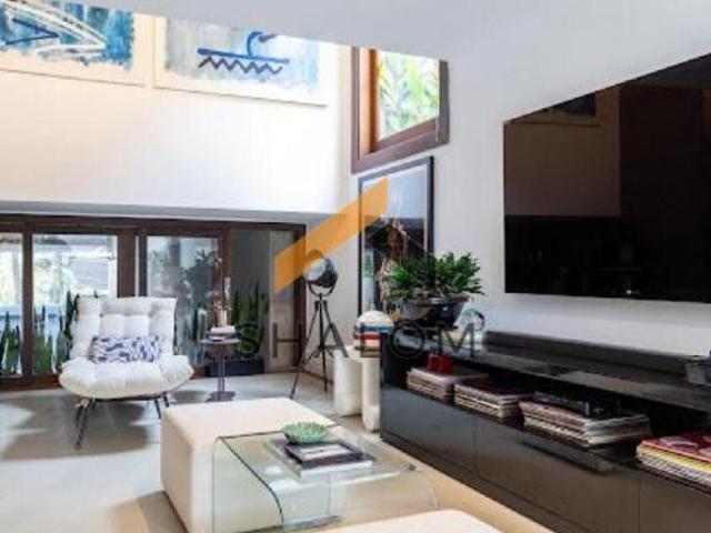 Espaço e Conforto em 608m²: Sua Nova Casa no Jardim Everest Espera por Você