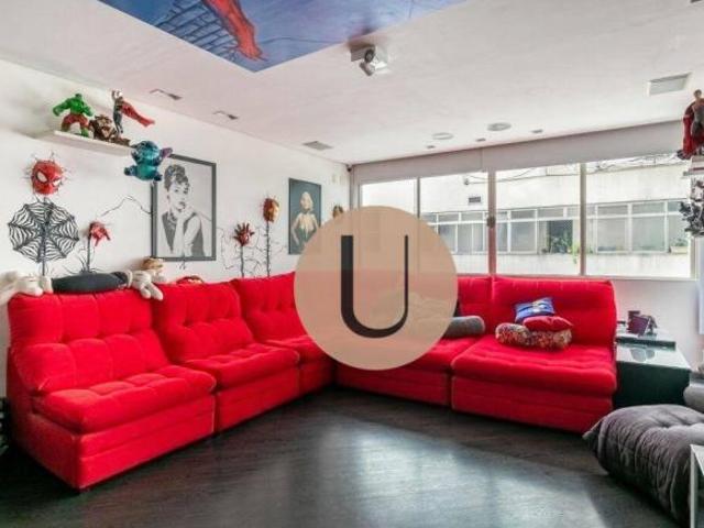 Espaço e Sofisticação: O Seu Novo Lar de 230m² com Jardim de Inverno e 4 Quartos