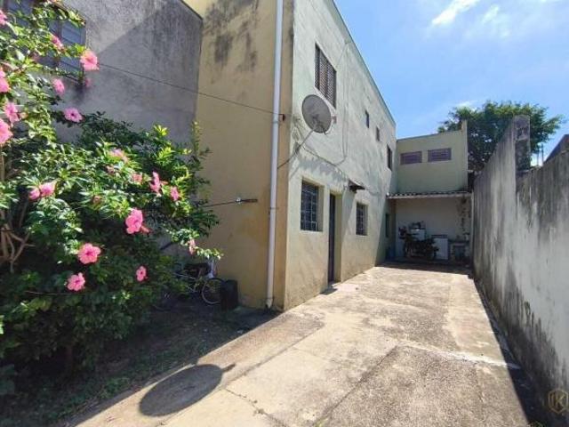 Espaço, lazer e renda em terreno de 1.000 m² com salão de festas e sobrado