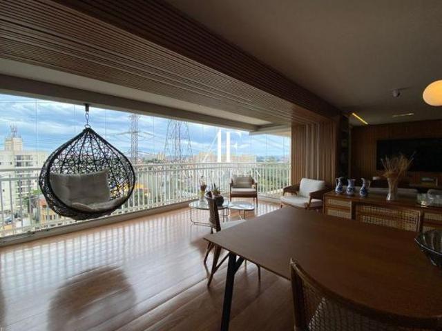 Espaço Raposo | 134m² Finamente Decorado com Escritório e 2 Vagas