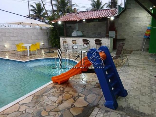Espaçosa Casa à Venda em Solemar, Praia Grande – 3 Quartos e Piscina