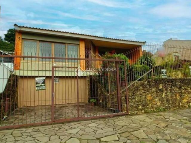 Espaçosa casa à venda em Porto Alegre
