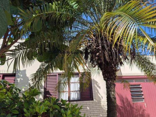 Espaçosa casa à venda no Centro de Santo Ângelo RS: 4 quartos, 2 salas, 2 banheiros, 3 vagas de gara