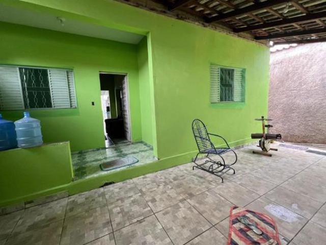 Espaçosa casa de 2 Quartos no Florestal com quintal, varanda e excelente localização!