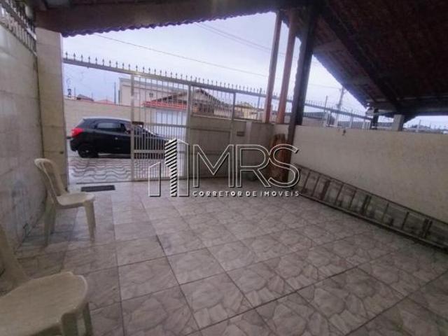 Espaçosa Casa Geminada à Venda em Princesa, Praia Grande 2 Quartos