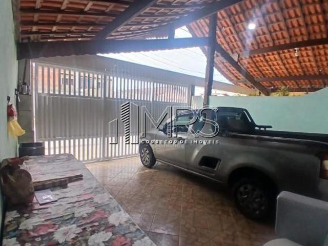 Espaçosa Casa Geminada à Venda em Princesa, Praia Grande 2 Quartos