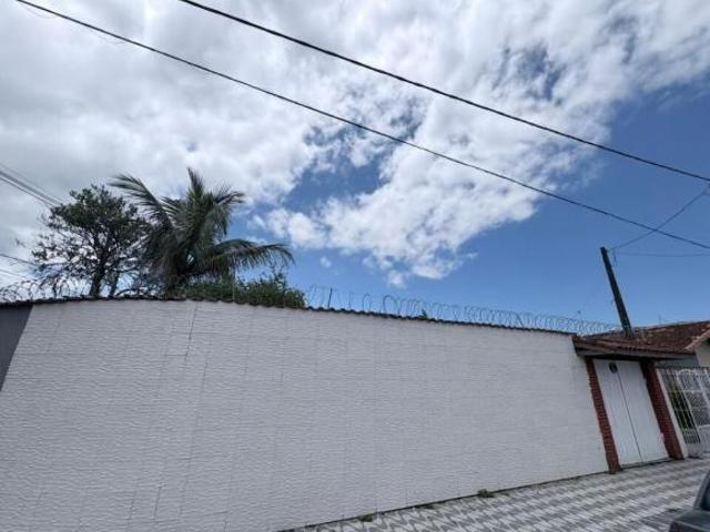 Espaçosa Casa Geminada à Venda no Jardim Princesa, Praia Grande 2 Quartos, Piscina