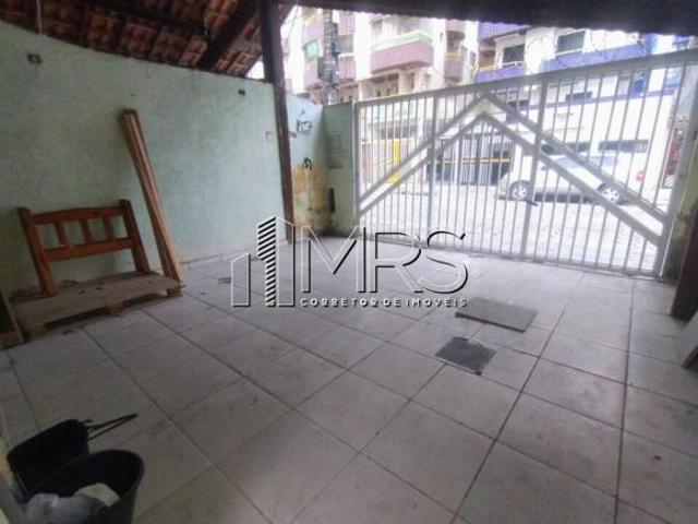 Espaçosa Casa Geminada à Venda no Ocian, Praia Grande 158m²
