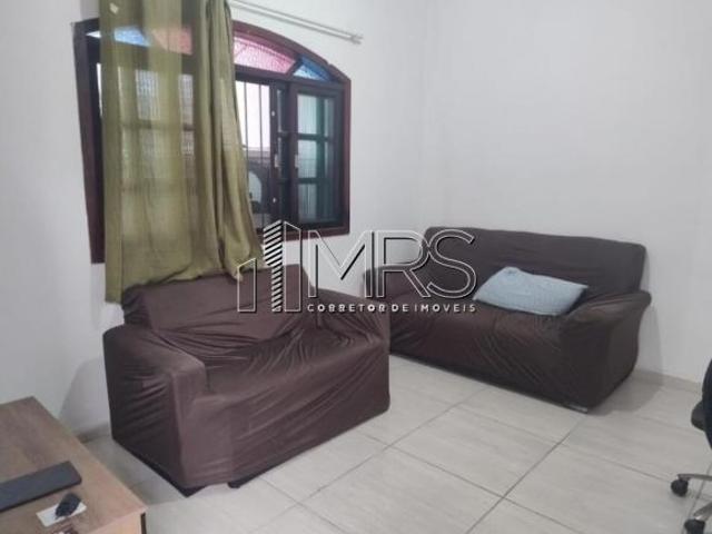 Espaçosa Casa Geminada à Venda no Mirim, Praia Grande 2 Quartos